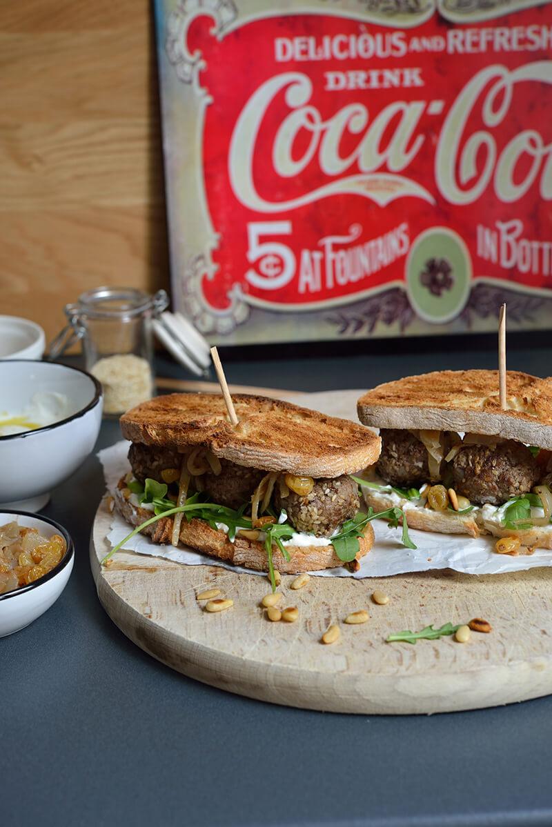 Sandwich de Kefta : Sauce blanche et Confit d'oignon aux raisins secs ...